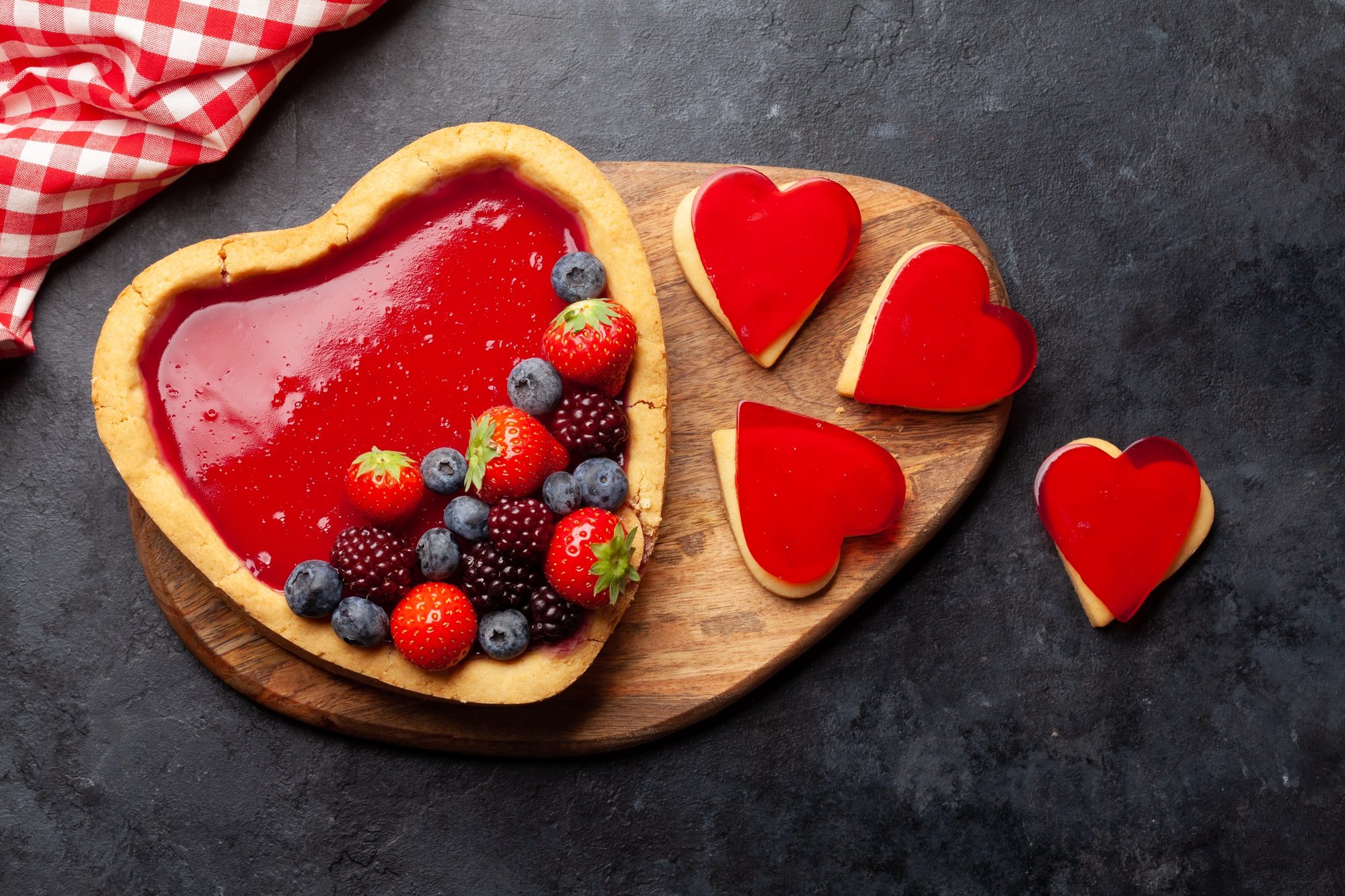 Tarta in forma de inima de Sfantul Valentin | Retetele Tale