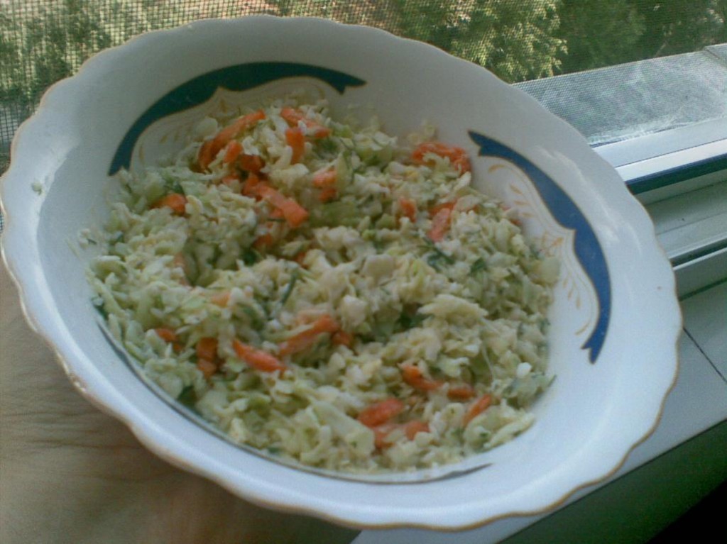 Salata de varza cu dressing de iaurt | Retetele Tale
