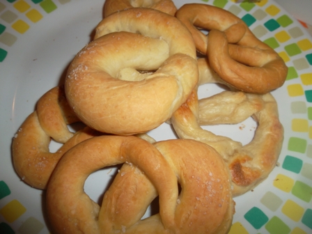 Covrigi de casa | Retetele Tale