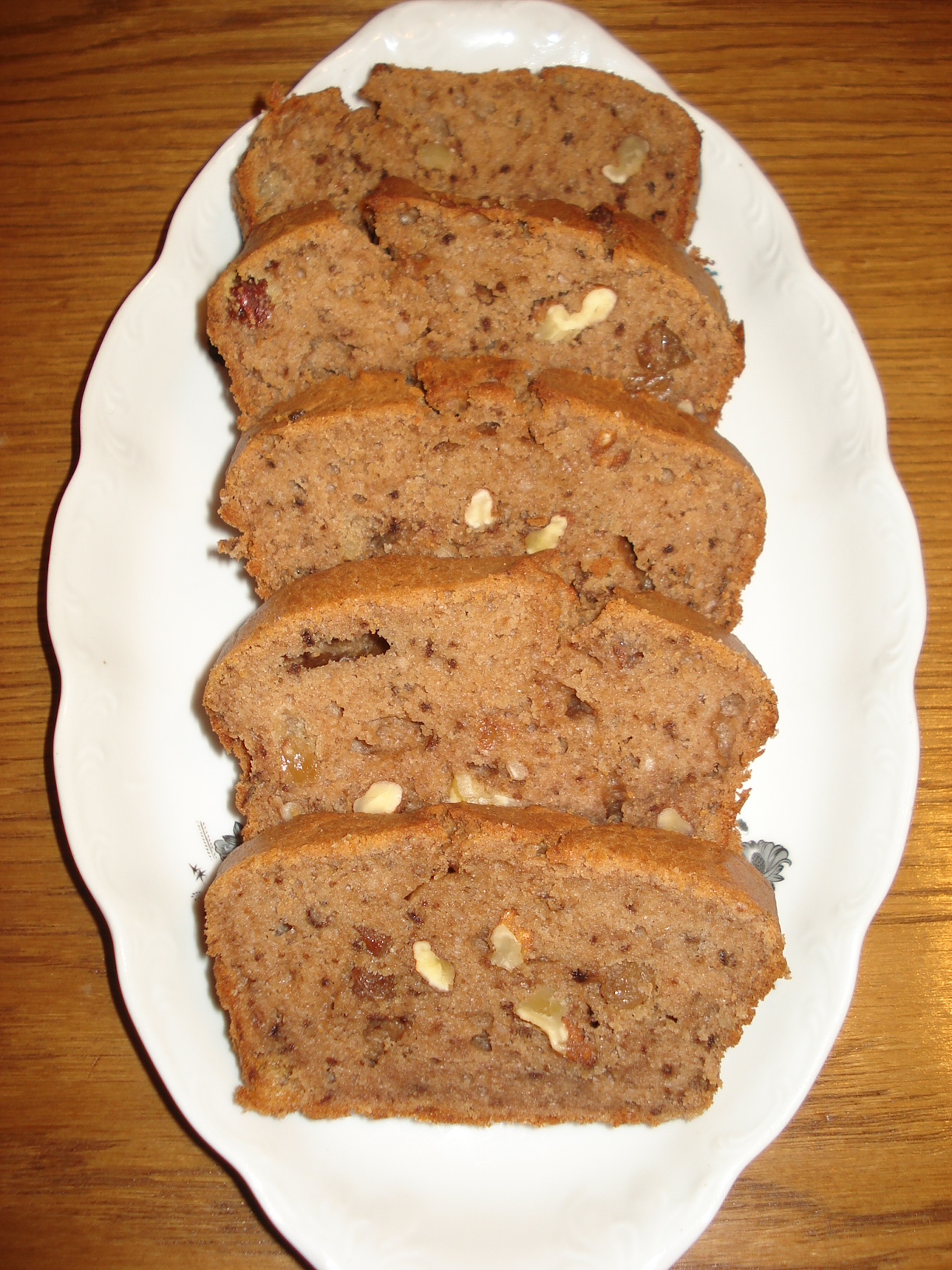 Chec cu nuci si stafide | Retetele Tale