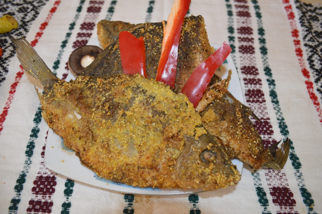 Peste prajit cu faina de porumb | Retetele Tale