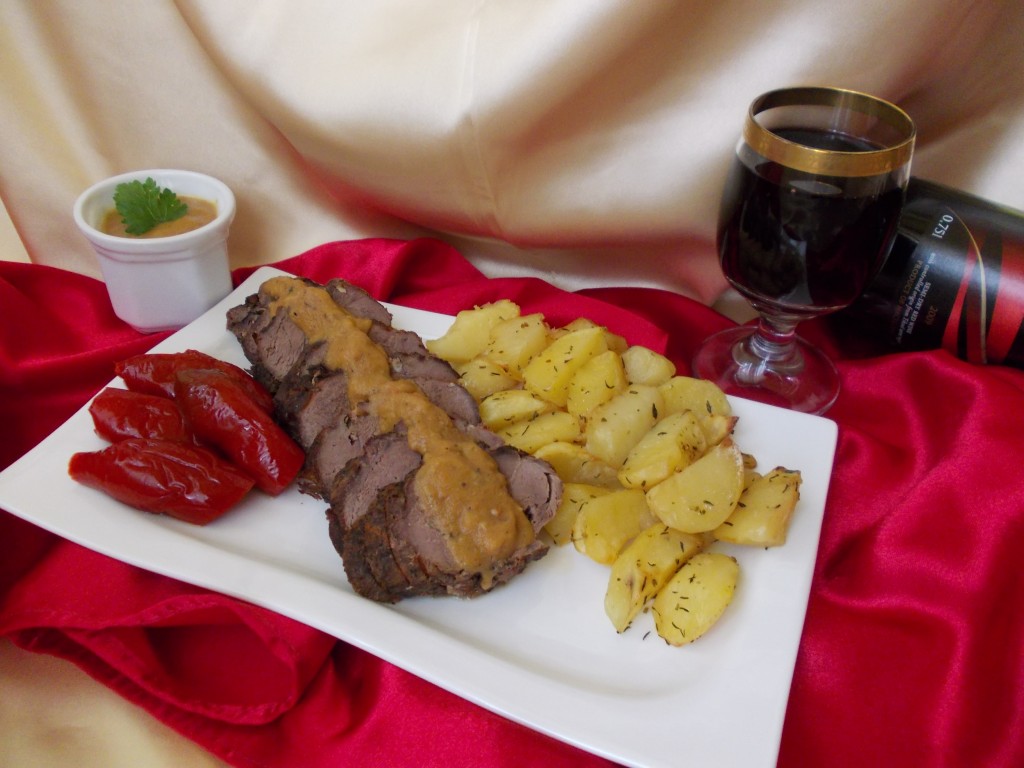 Pulpa de caprioara cu cartofi si sos picant | Retetele Tale