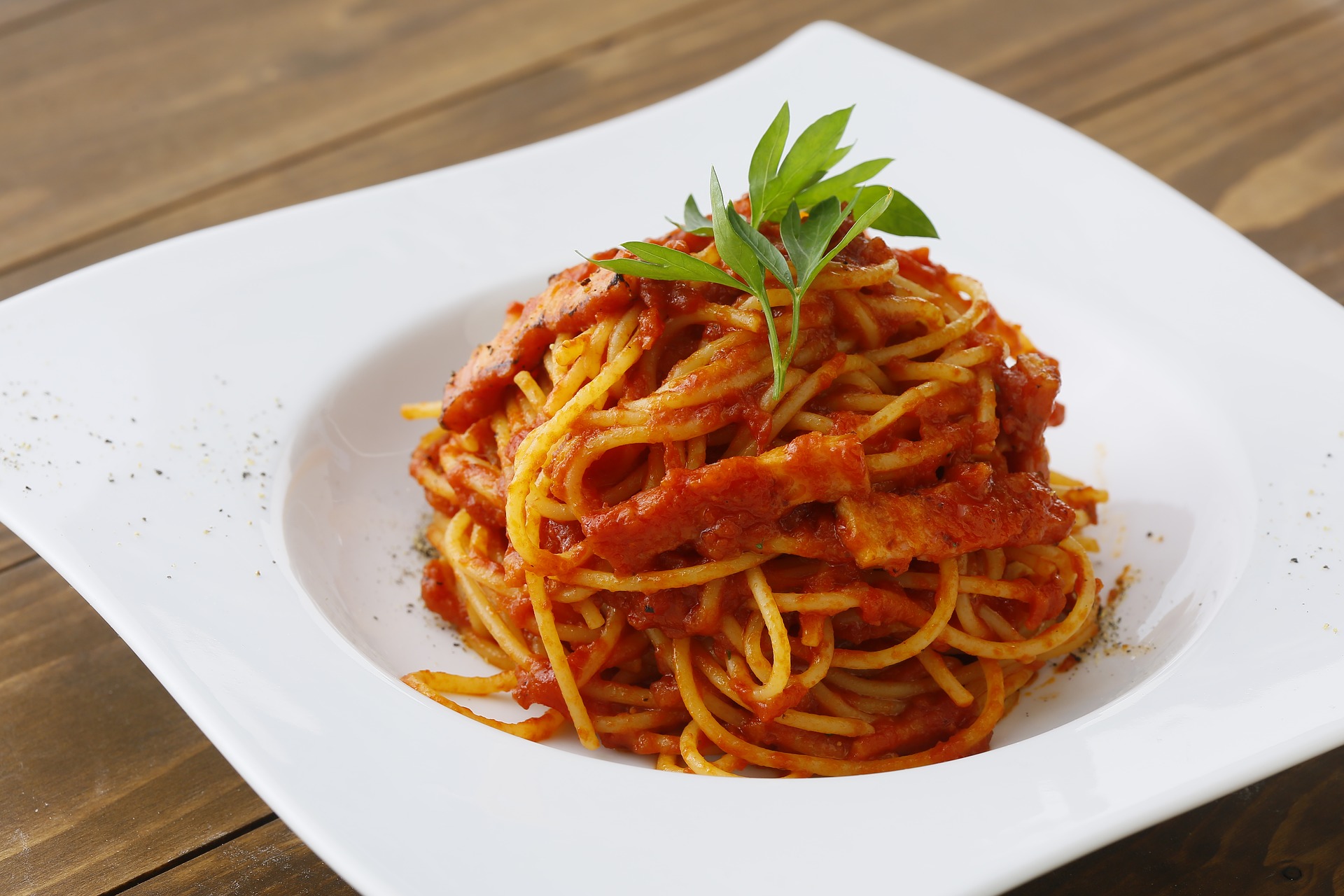 Paste cu carne si sos de rosii | Retetele Tale