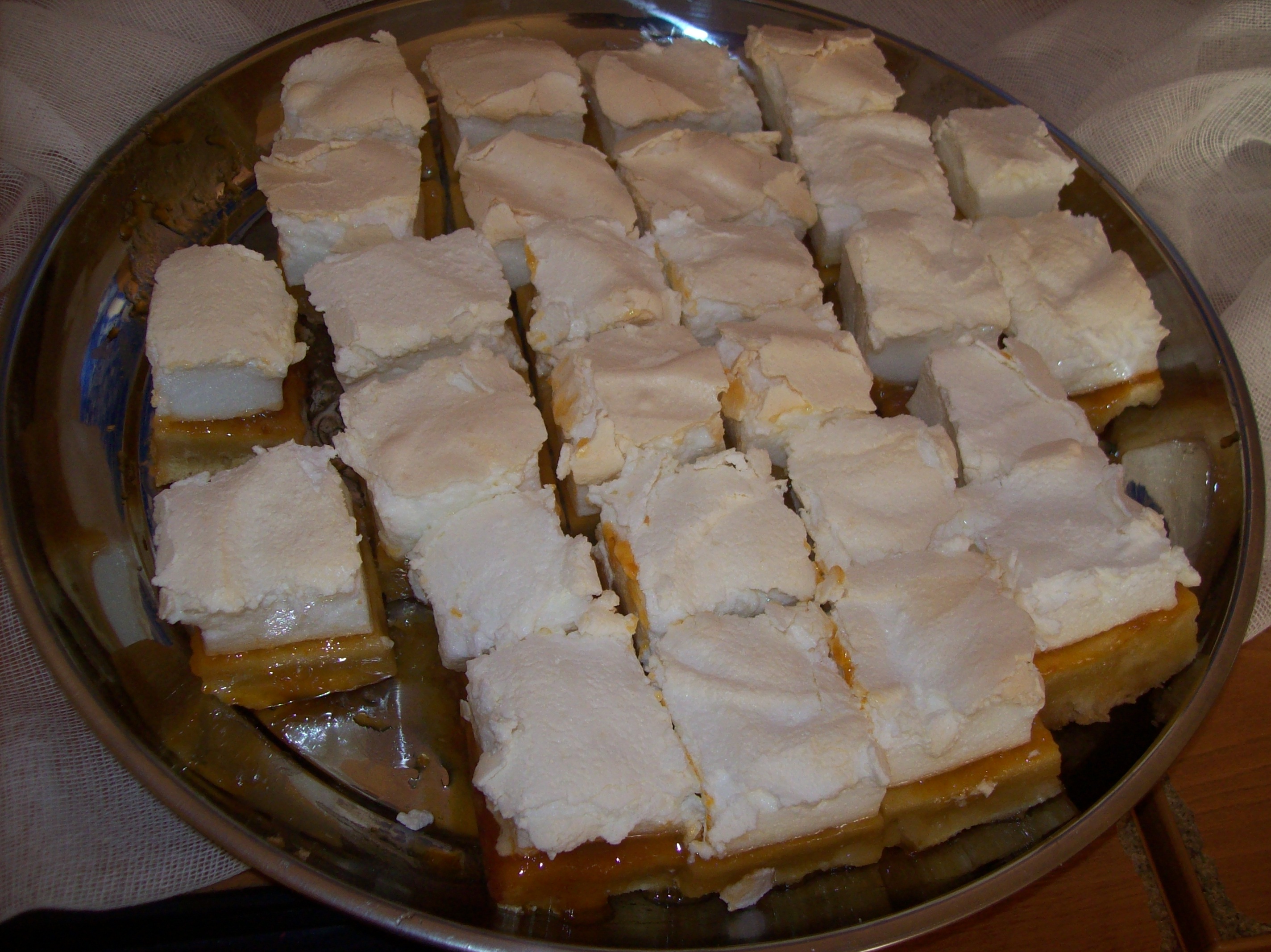 Prajitura cu bezea parfumata | Retetele Tale