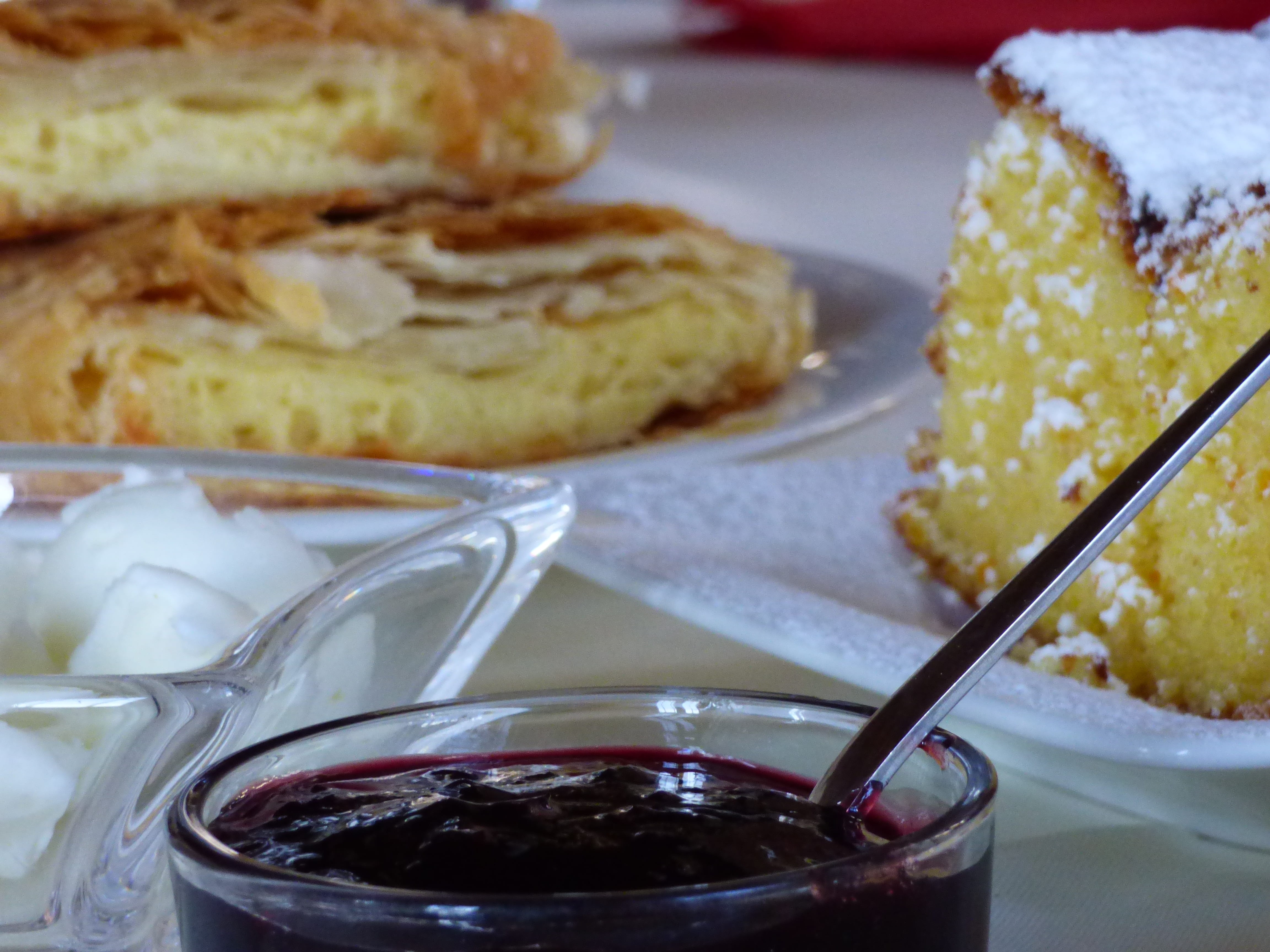 Placinta cu branza si stafide | Retetele Tale