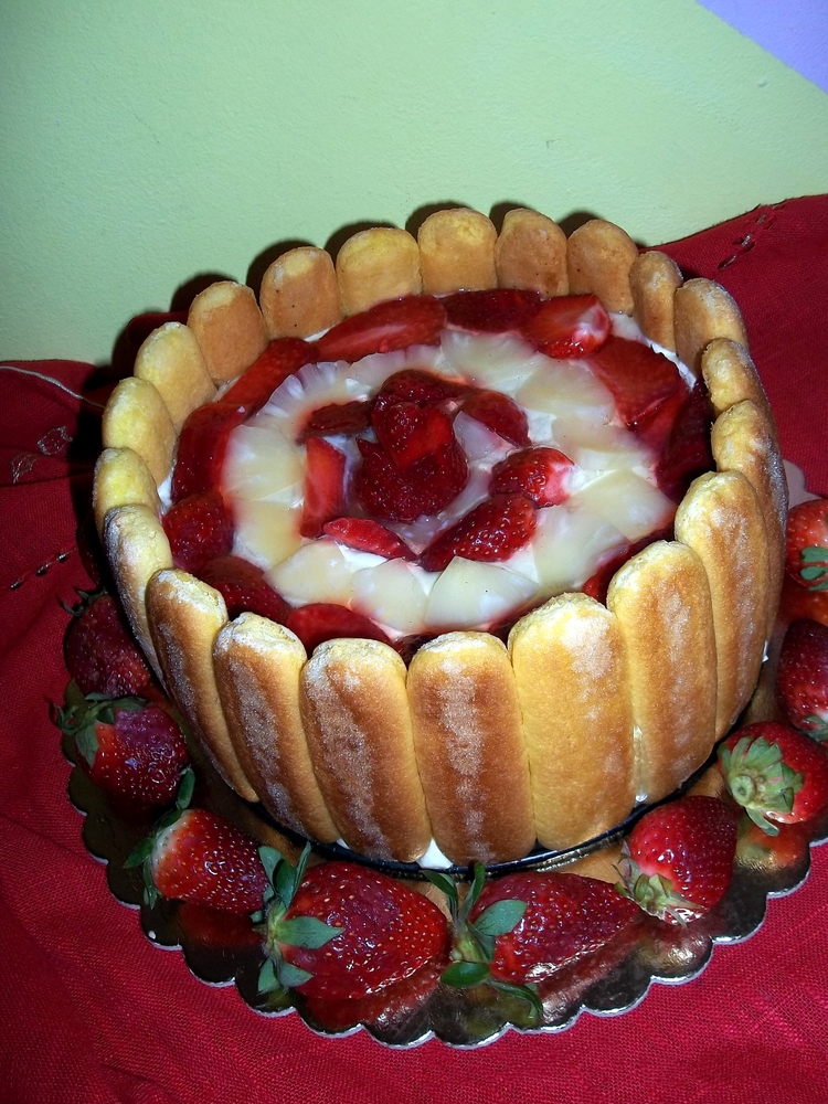 Tort diplomat cu capsuni si ananas | Retetele Tale