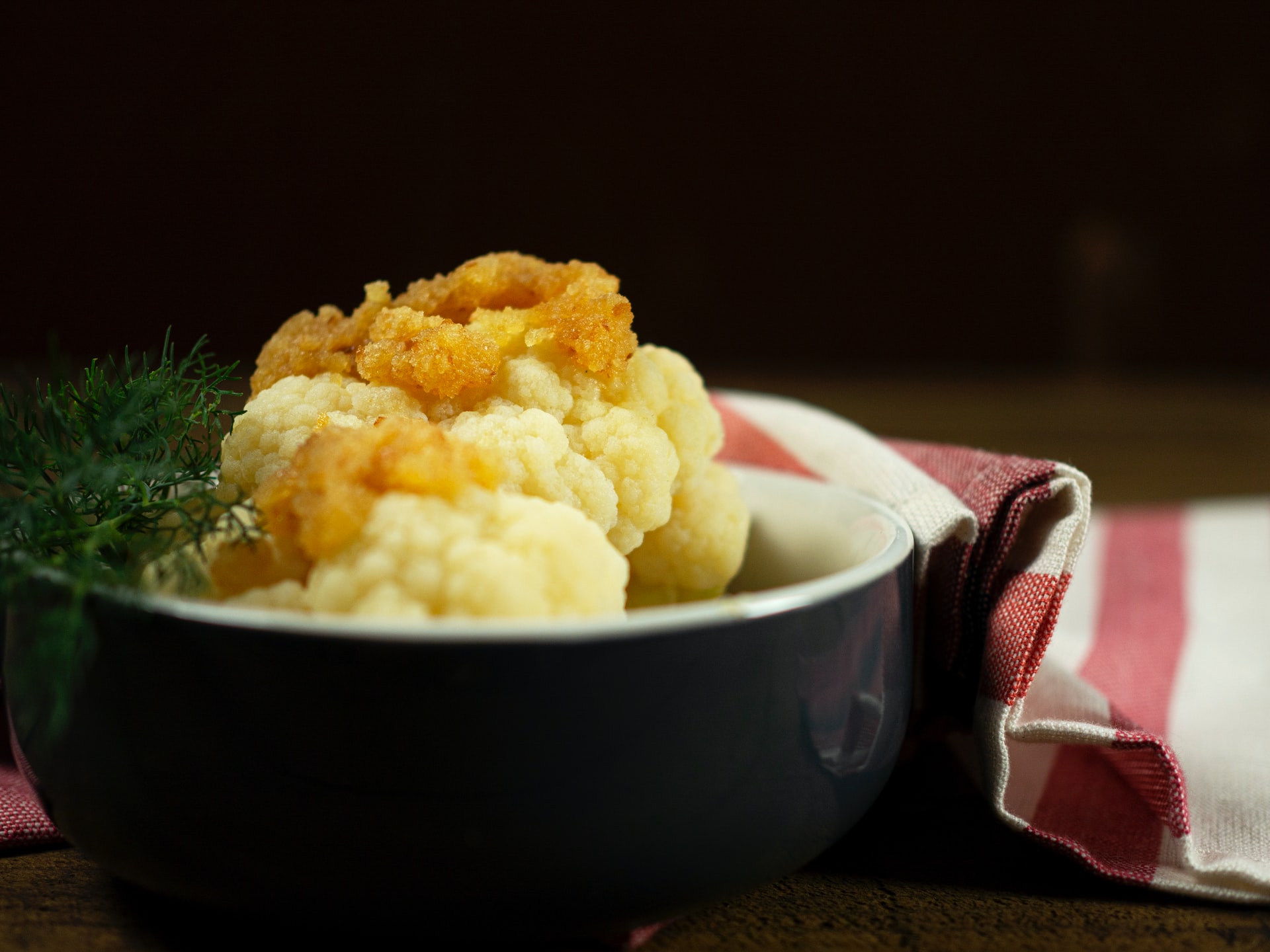 Retete by Farfuria Vesela: Salata de conopida cruda cu oua | Retetele Tale