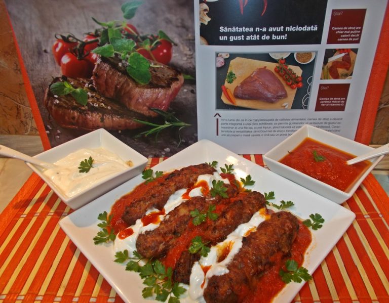 Chiftelute turcesti din carne de strut cu sos de iaurt si rosii ...