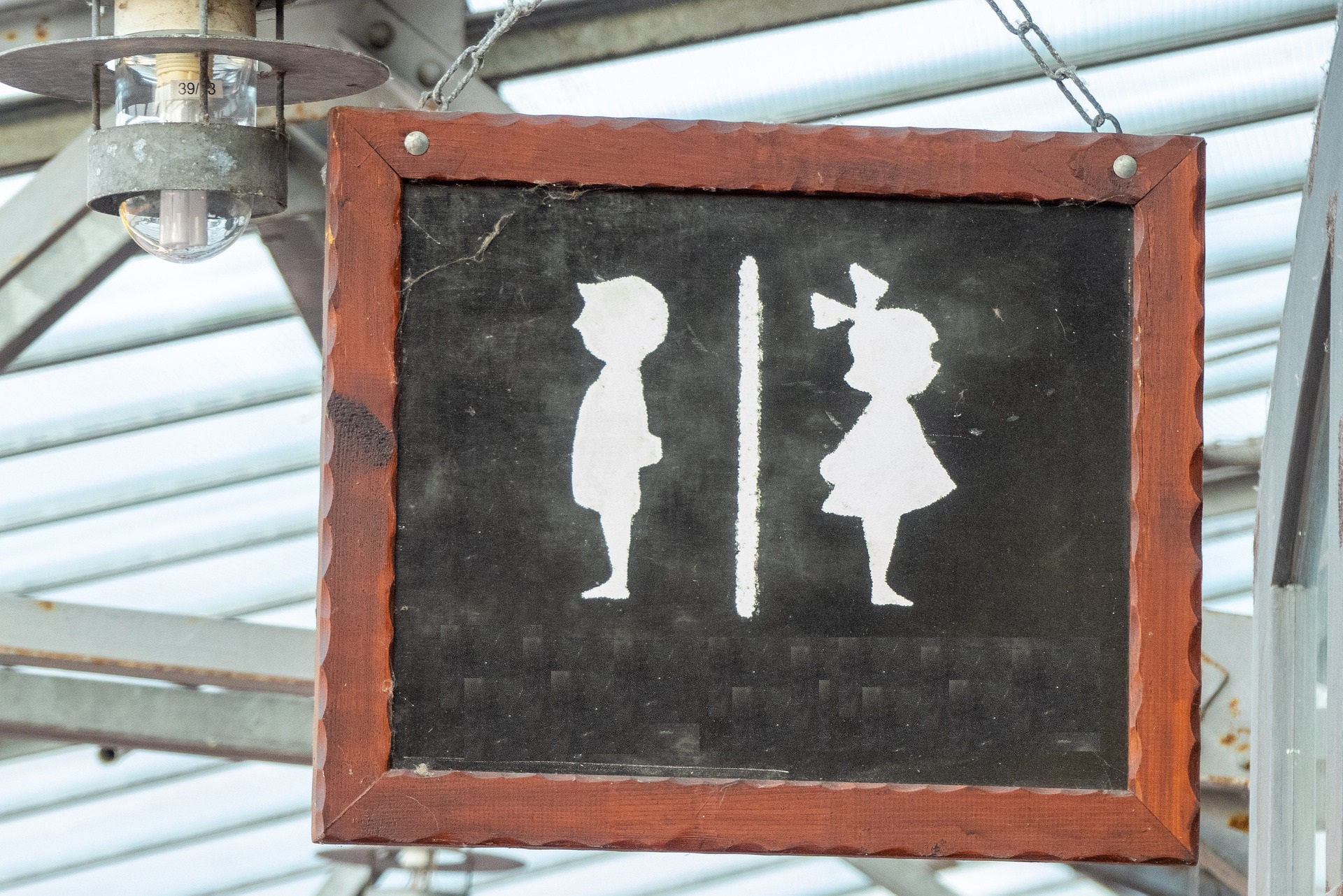 Infectia urinara la copii. Care sunt simptomele si cum se trateaza ...